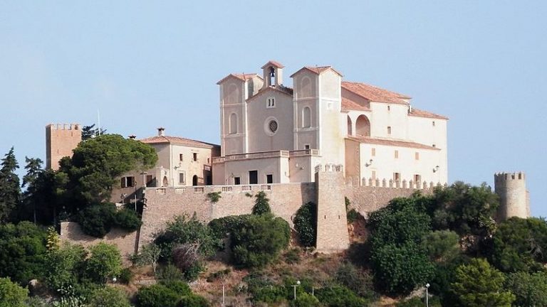 Visita el Municipio de Artà: Belleza e Historia | K10 Mobility